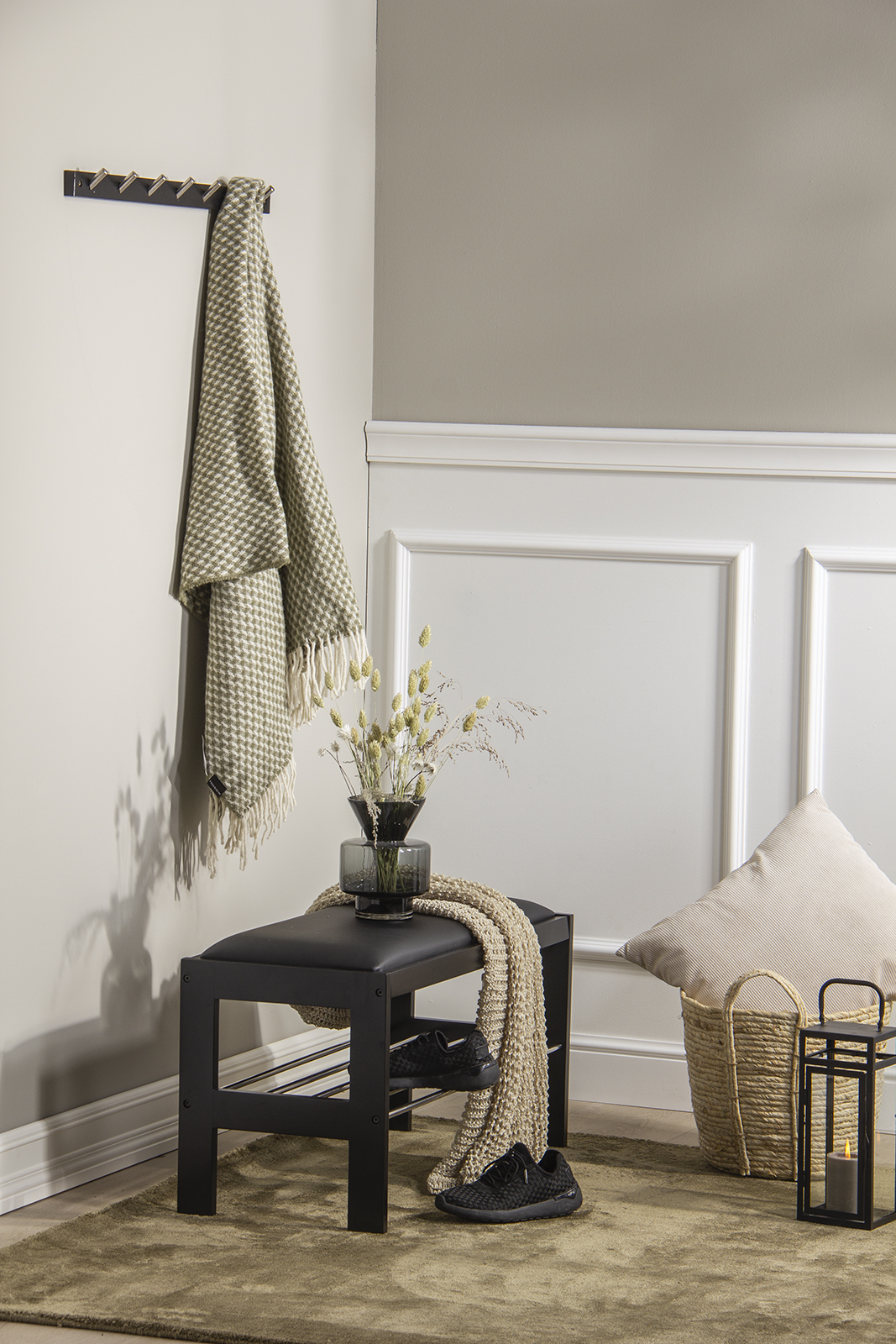 Mattias entrebenk - Praktiske benker og sittekrakker