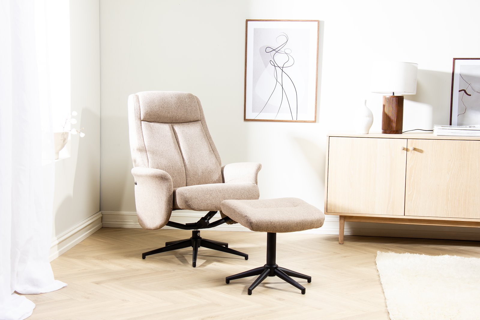 Brian hvilestol med krakk - Lenestol - Komfortable og moderne ...